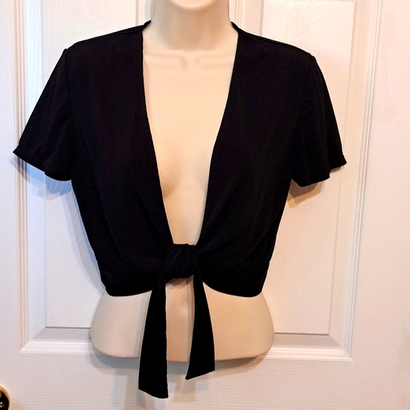 STUDIO1 | Tops | Black Crop Tie Front Top | Poshmark